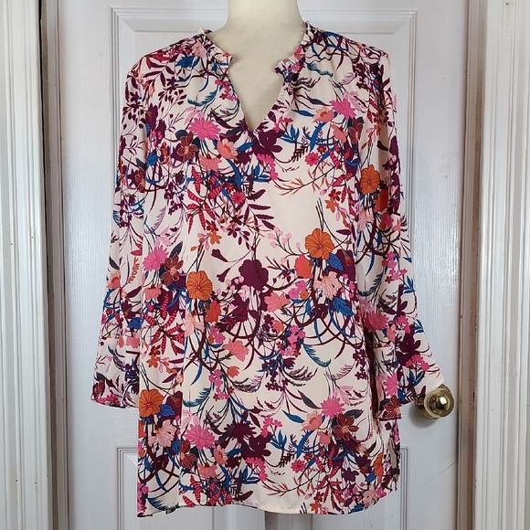 The Pioneer Woman | Tops | Pioneer Woman Floral Blouse | Poshmark